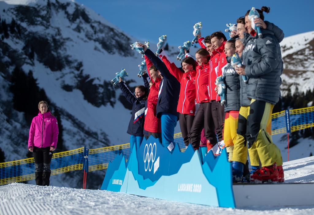FIS | Switzerland goes for gold in YOG team ski-snowboard cross event