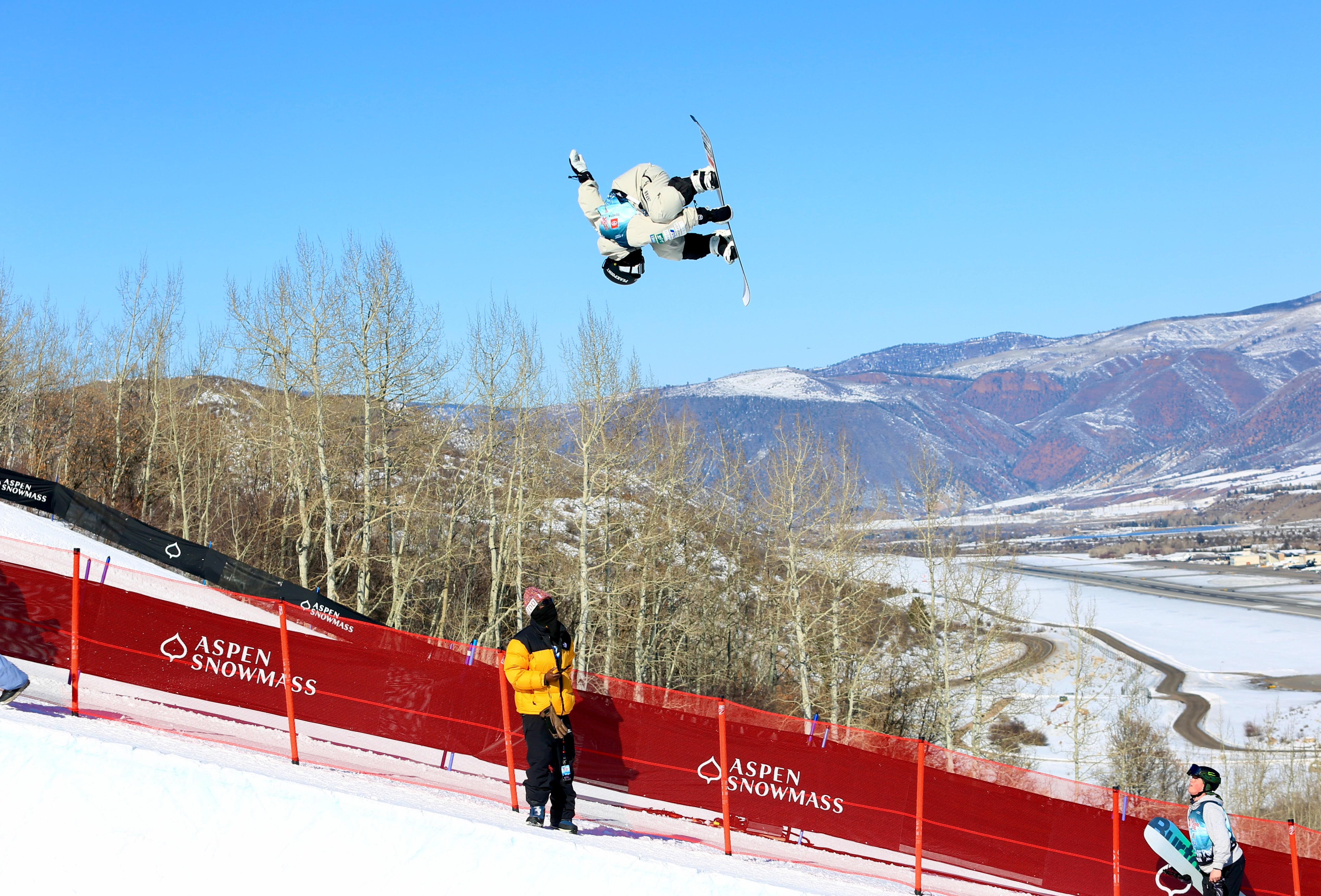 FIS | Battle of the best as snowboarders chase World Cup glory on Aspen halfpipe