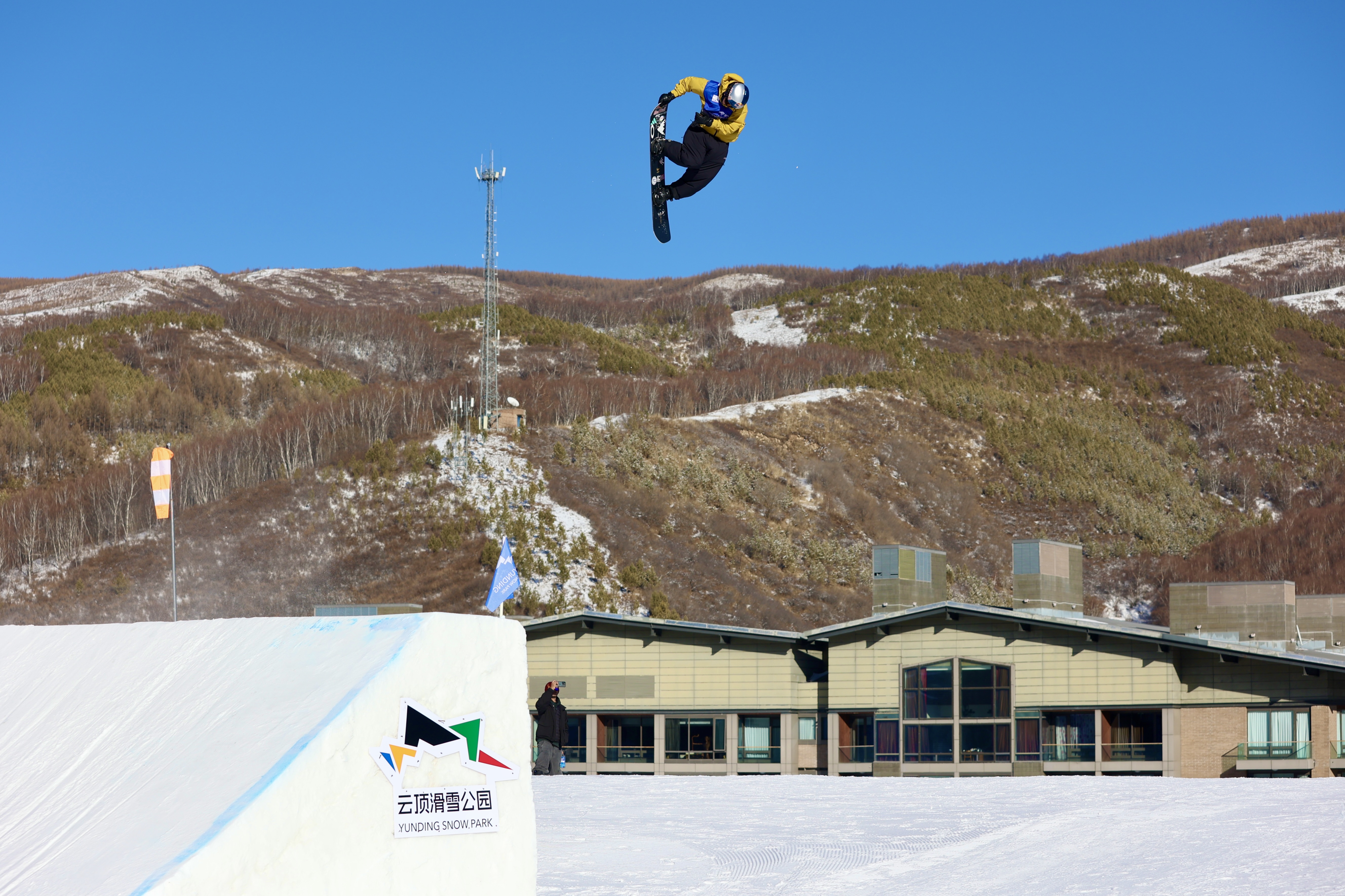 FIS | Heavyweights and rising stars on hand for Snowboard Big Air World ...
