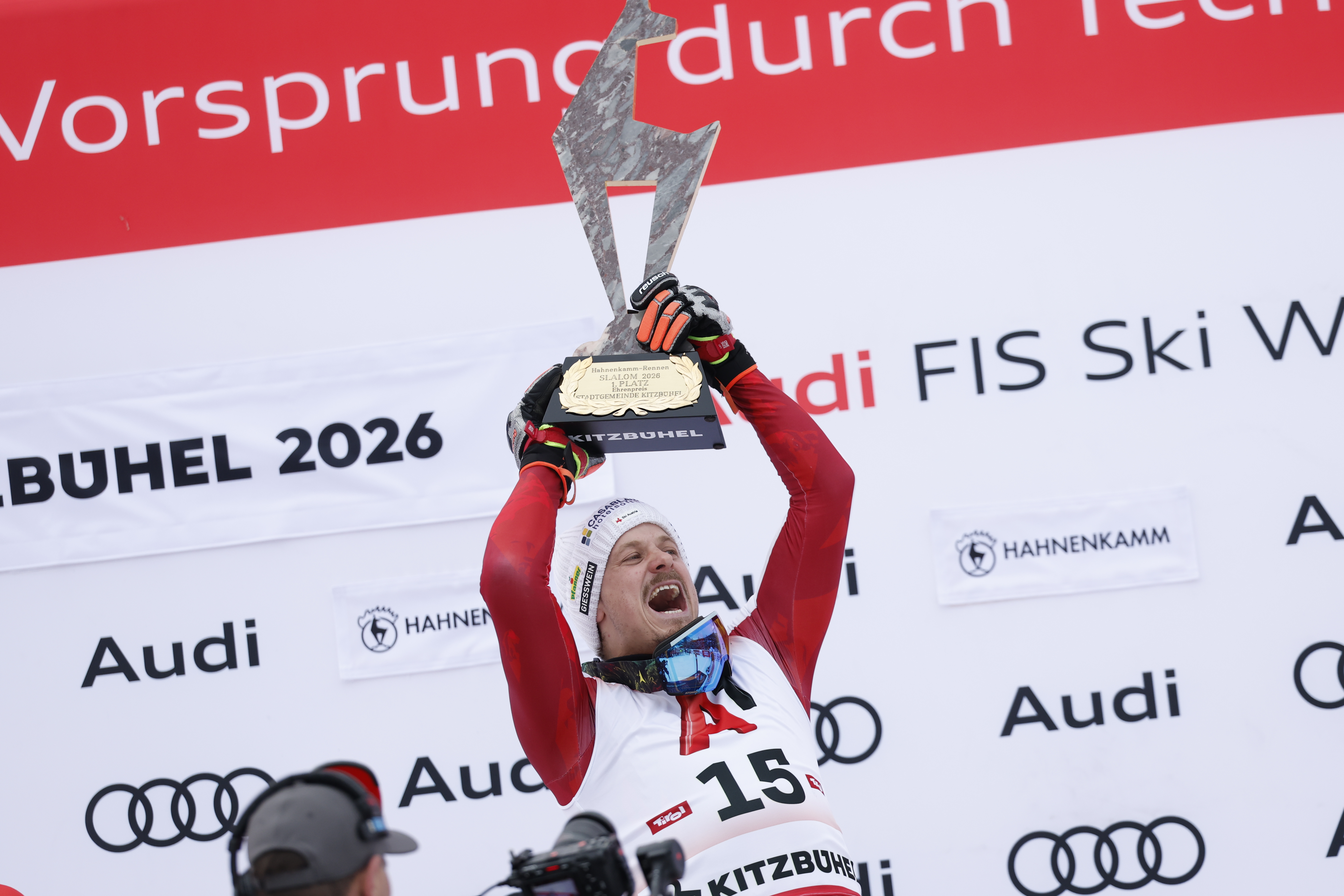 FIS | Emotional Feller delights home crowd with maiden Kitzbuehel win