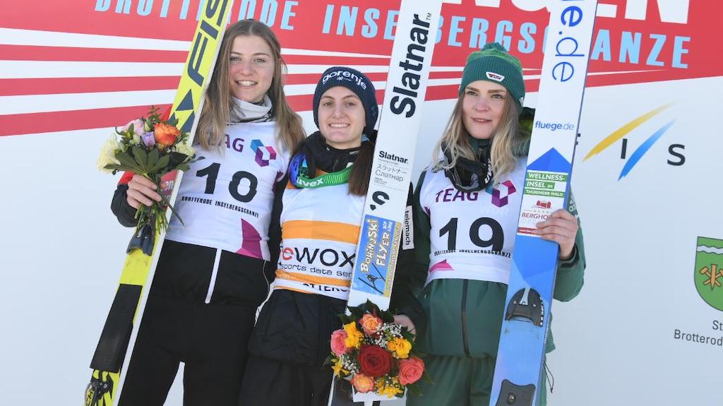 FIS | COC-L: First win for Katra Komar