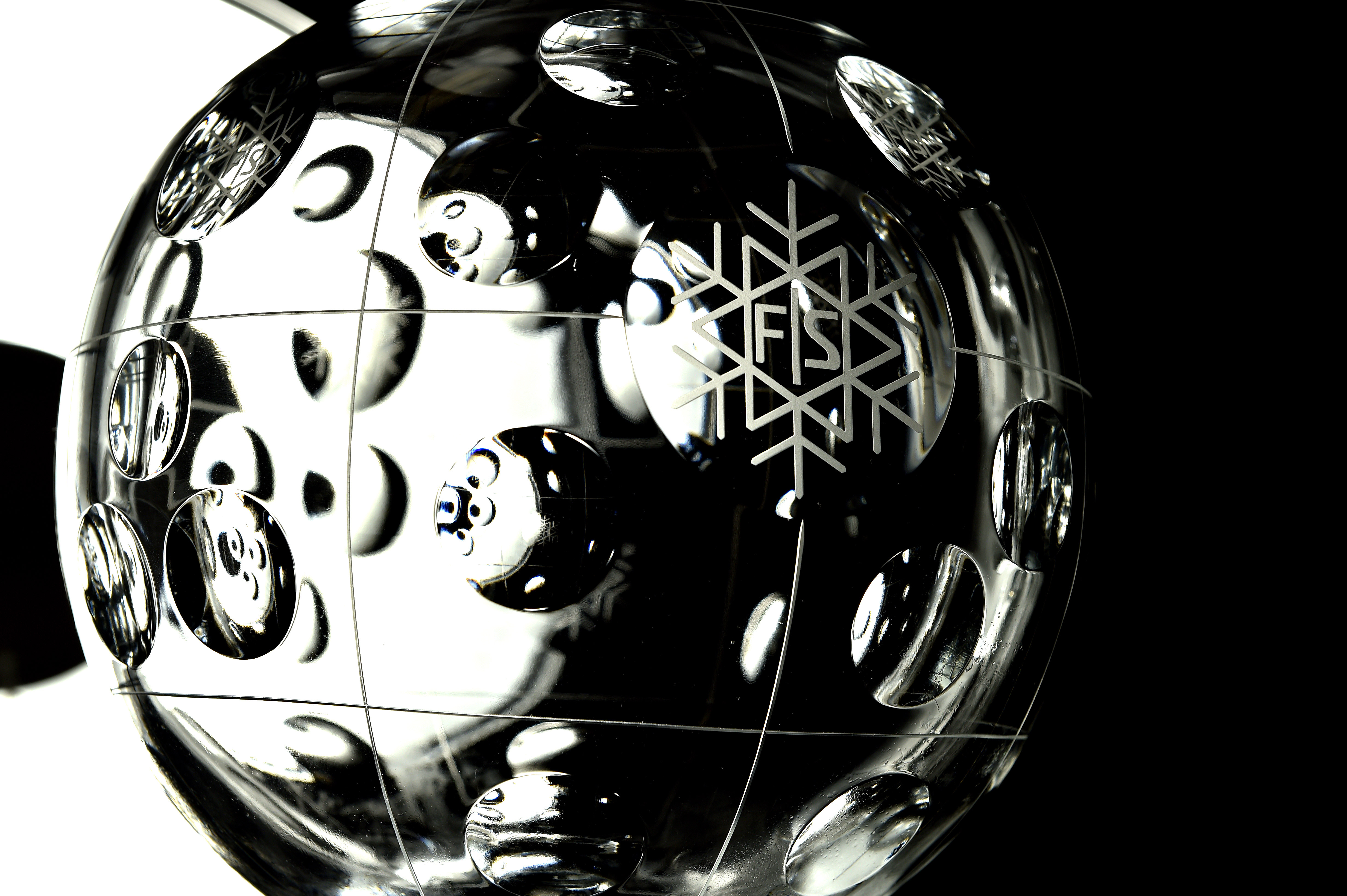 FIS | The battle for the Nordic Combined crystal globe begins